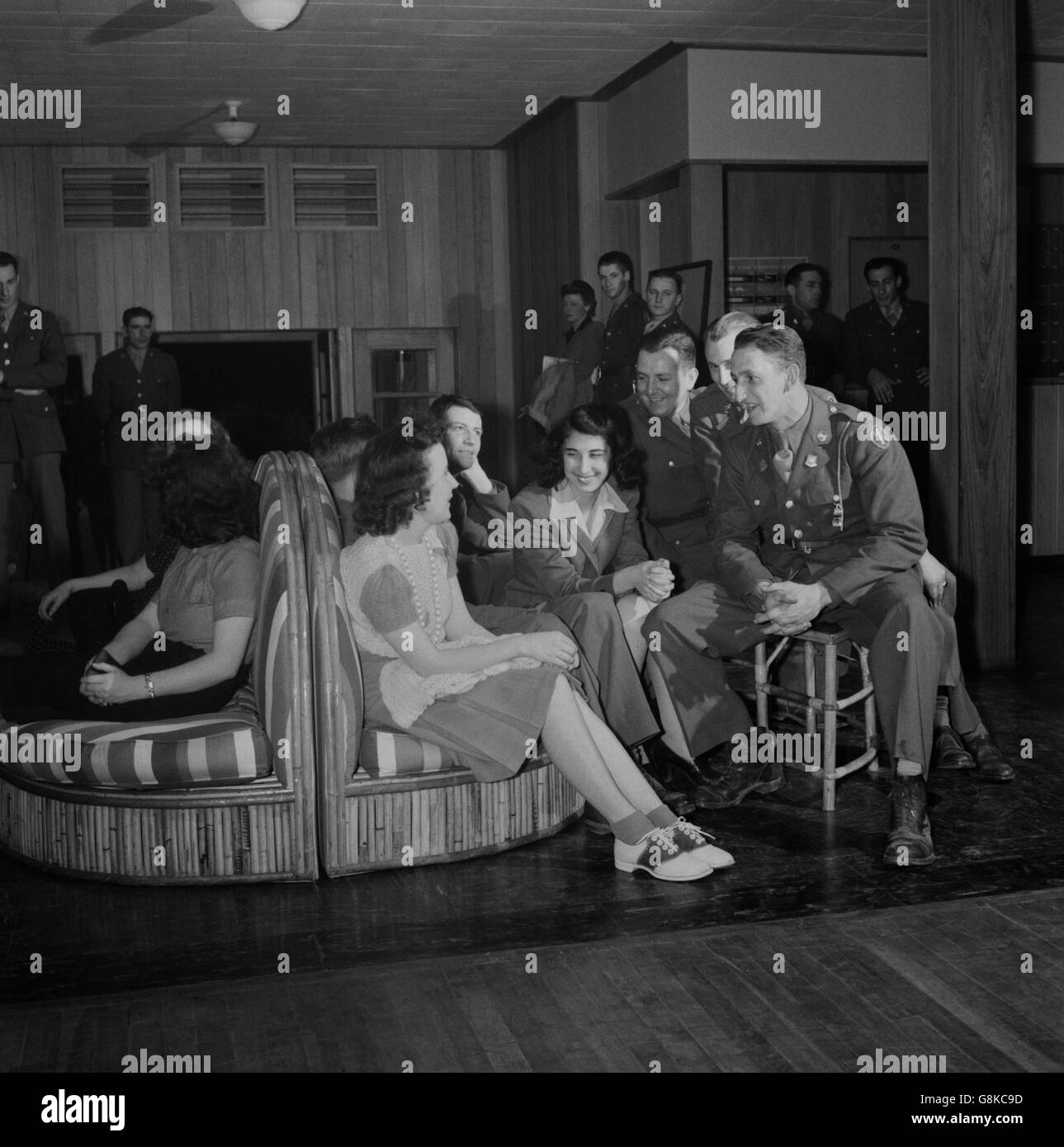 Dance hall 1940s hi-res stock photography and images - Alamy