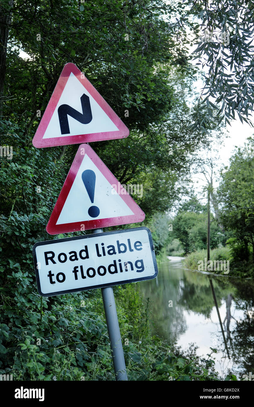 Severe flood warning sign hi-res stock photography and images - Alamy