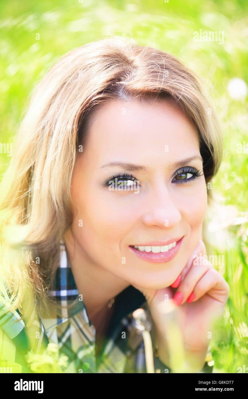 Attractive woman outdoors hi-res stock photography and images - Alamy