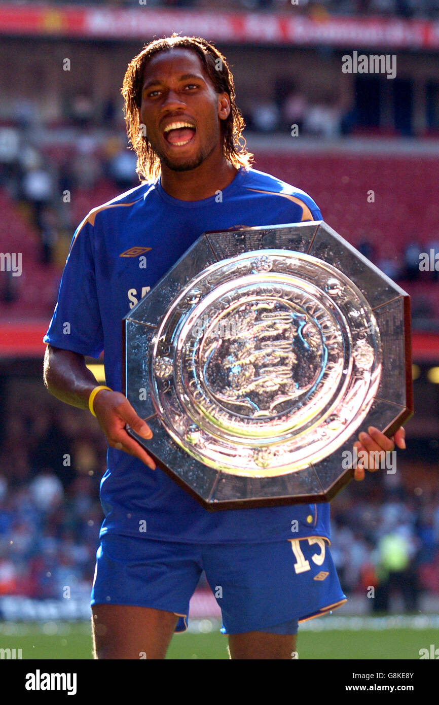 Chelsea community shield trophy hi-res stock photography and images - Alamy