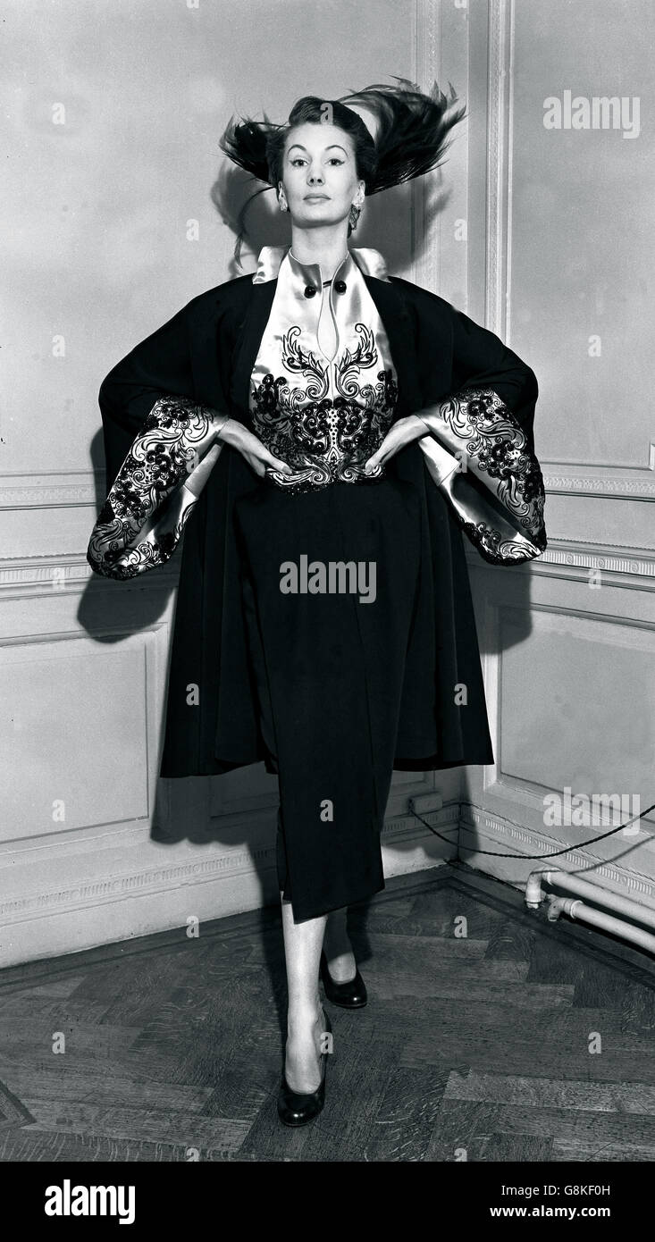 Fashion - Barbara Goalen - 1951 Stock Photo - Alamy