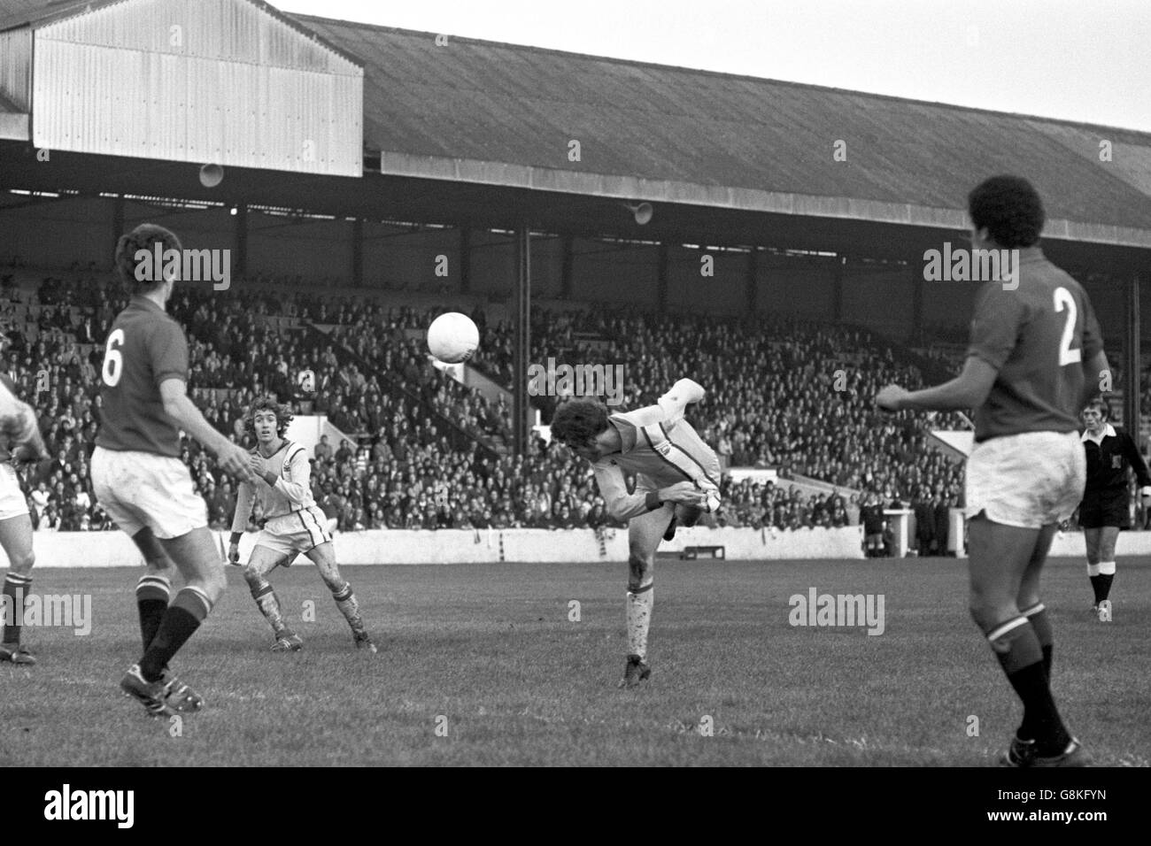 Nottingham Forest's Peter Withe (second r) flicks a header goalwards ...