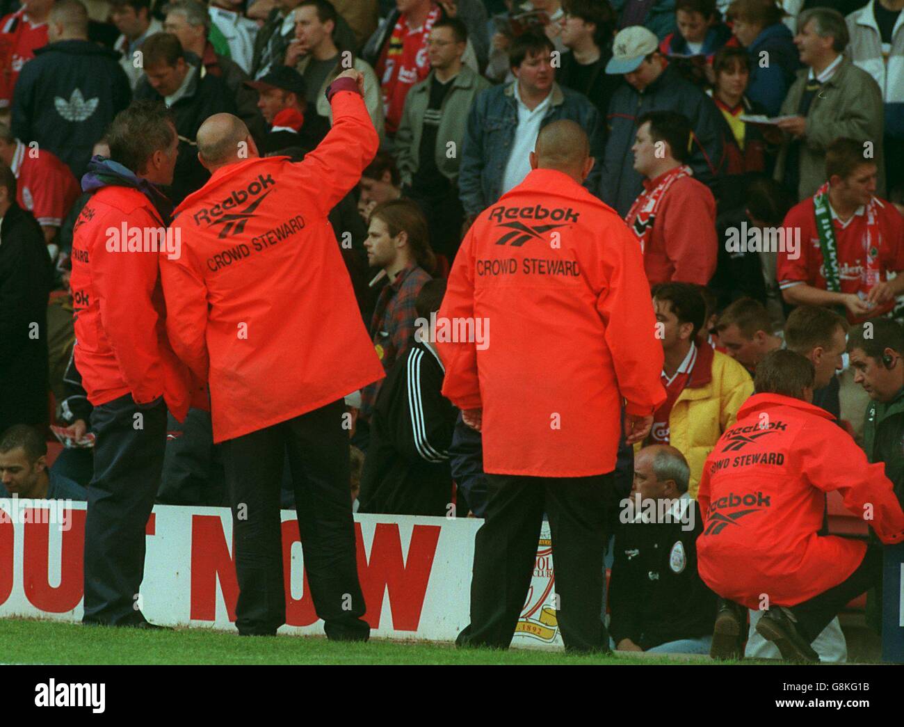 Crowd stewards hi-res stock photography and images - Alamy