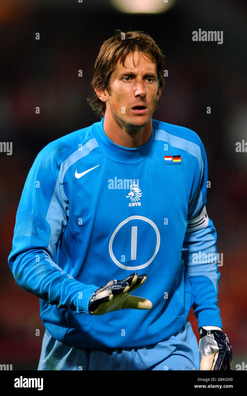 Holland goalkeeper edwin van der sar hi-res stock photography and ...