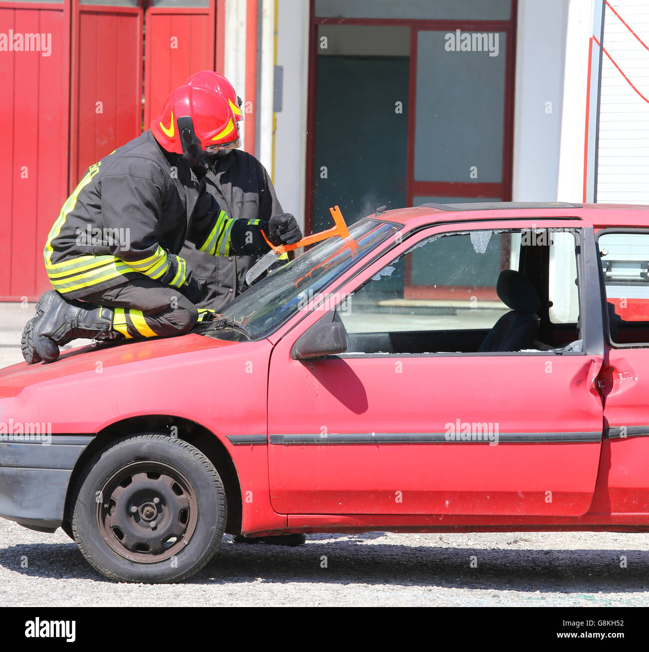 Firefighter cuts the windshield of car with a special Hacksaw after ...