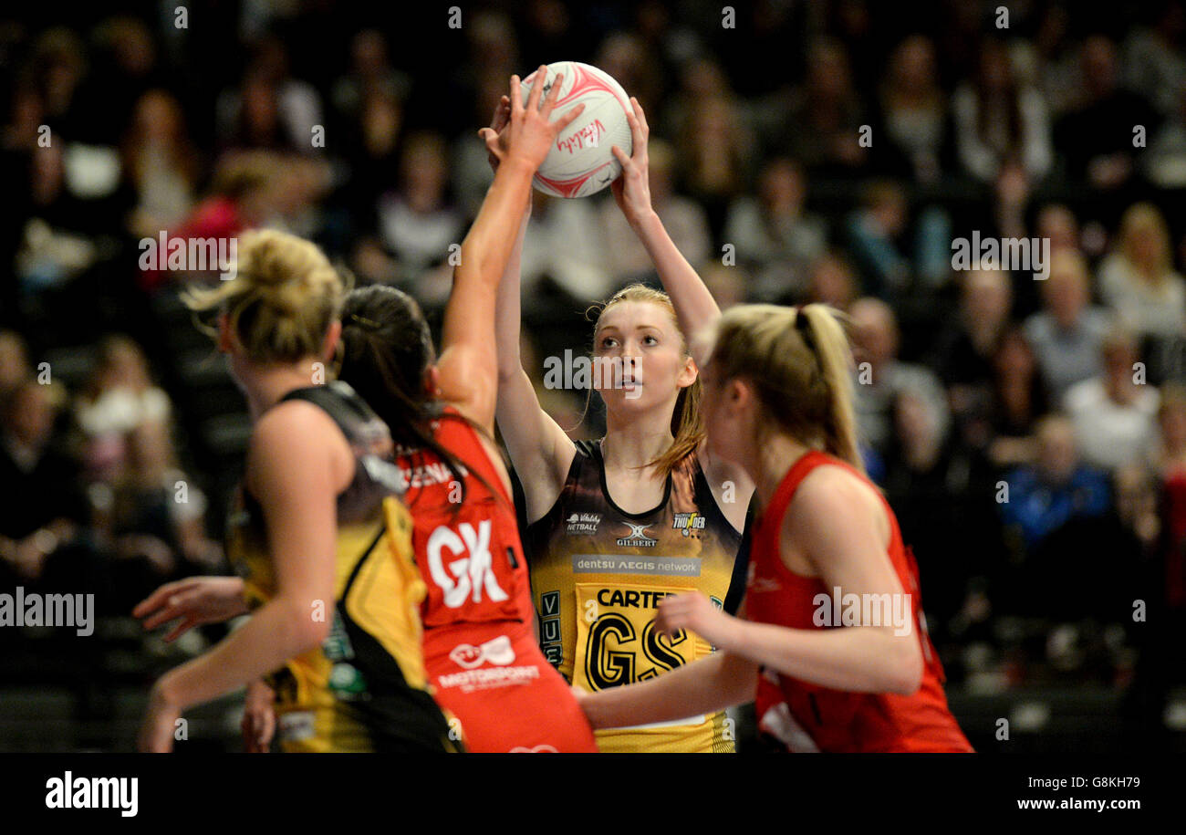 Manchester thunders helen housby centre shoots hi-res stock photography ...