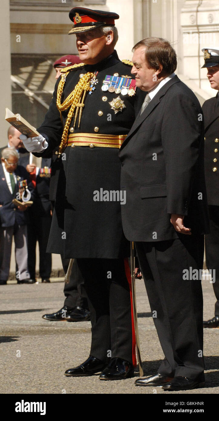 General Sir Michael Walker (left), Chief of Defence Staff shares Order ...