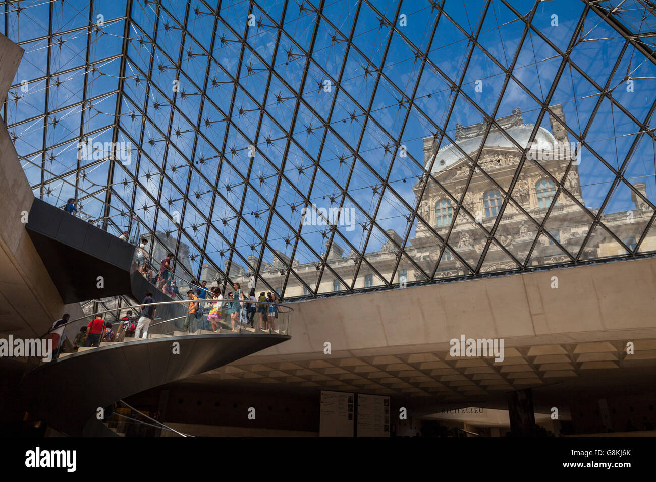 Musee du louvre pyramid hi-res stock photography and images - Alamy