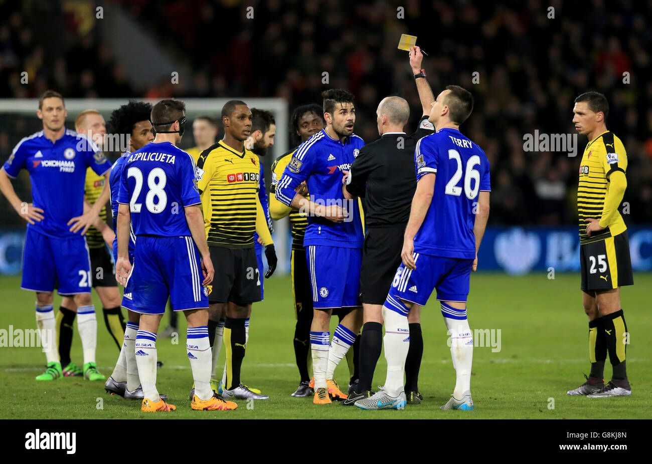 Mike dean yellow card hi-res stock photography and images - Alamy