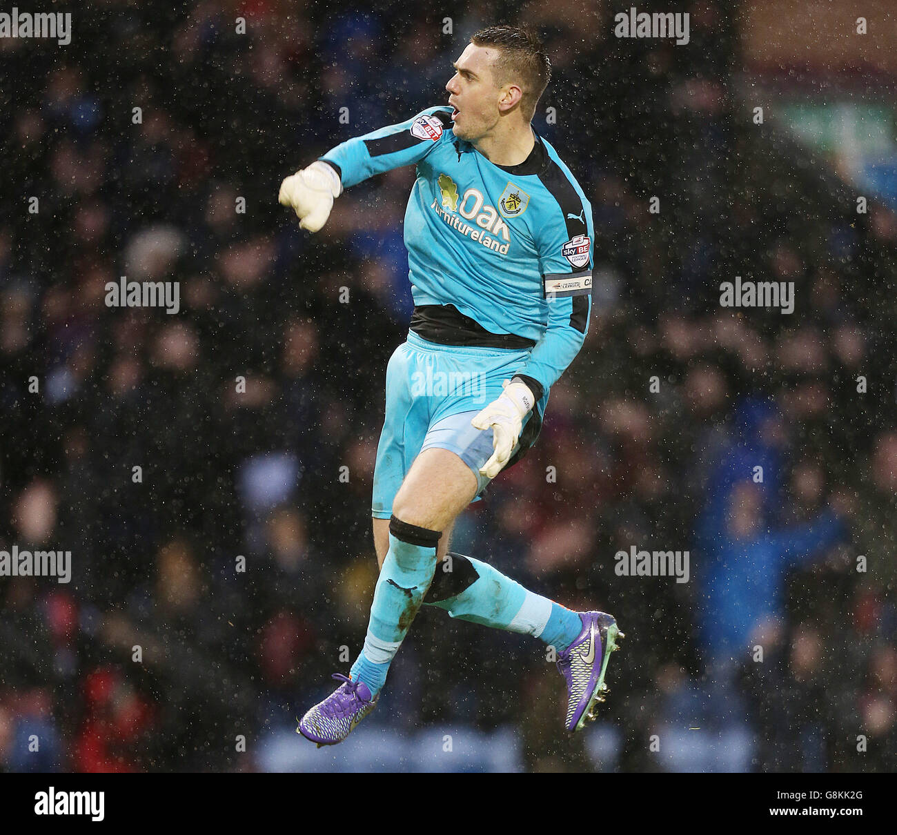 Burnley's captain and goalkeeper Tom Heaton celebrates the goal against ...