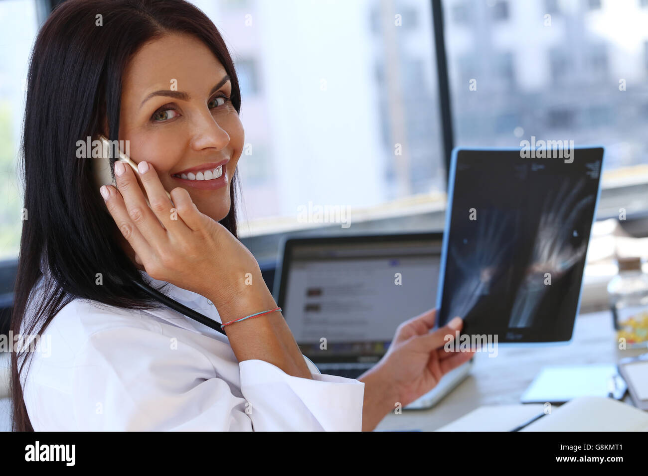 Doctor and nurse examine x ray hi-res stock photography and images - Alamy
