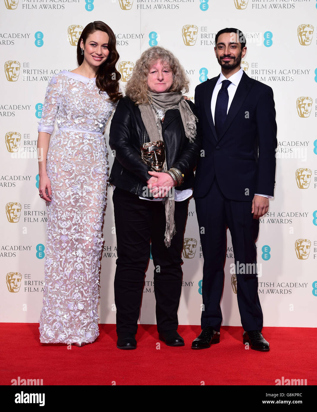 Olga Kurylenko, Jenny Beavan winner of Best Costume Design for 'Mad Max ...