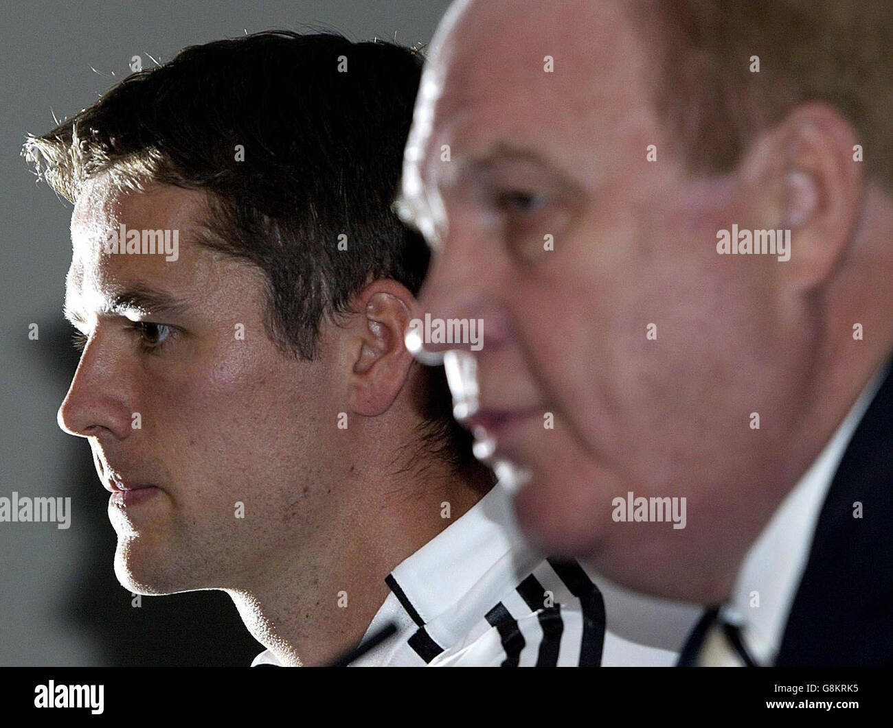 Newcastle United's new signing Michael Owen (L) and chairman Freddy ...
