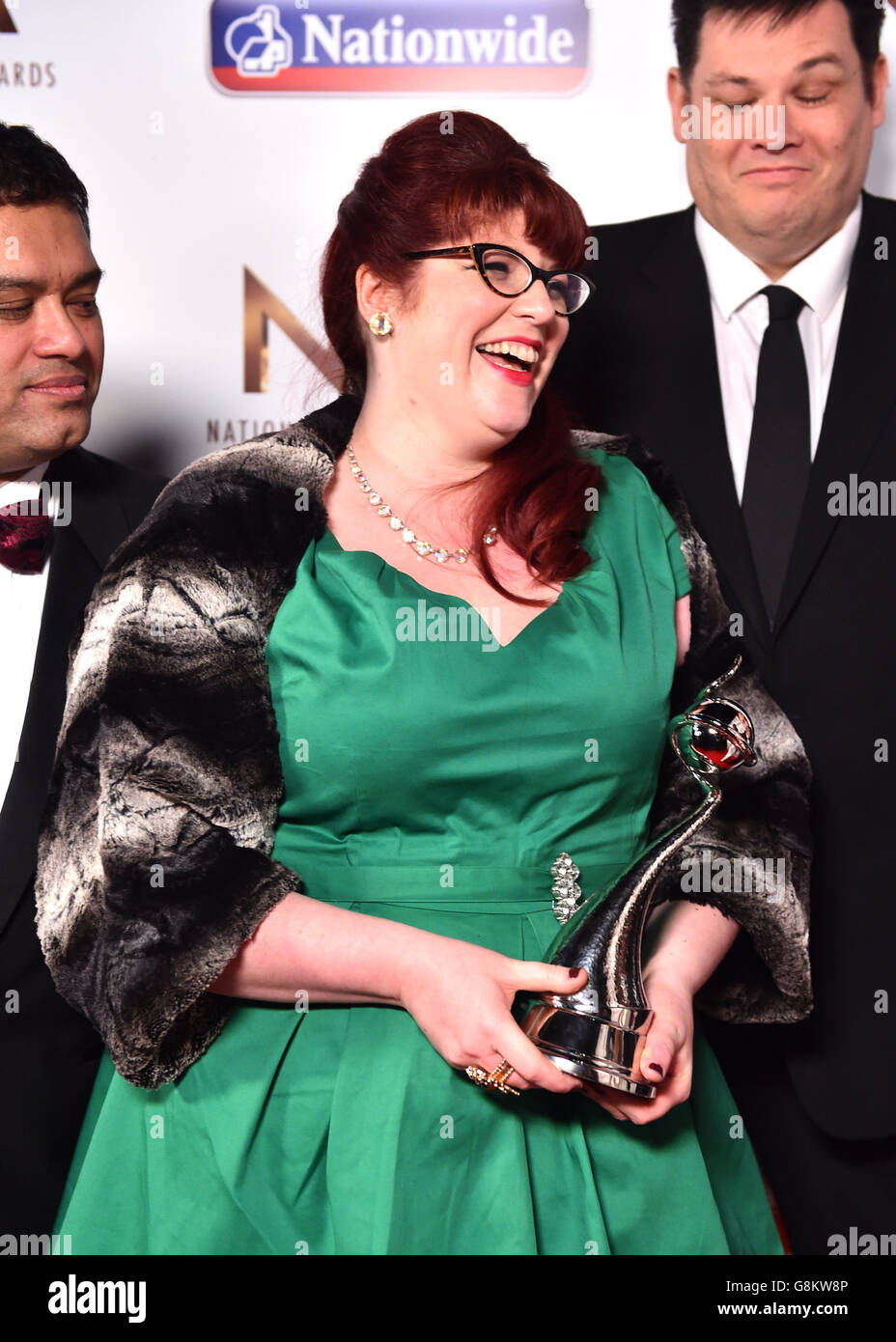 Jenny Ryan and Cast of The Chase with the award for Best Daytime ...