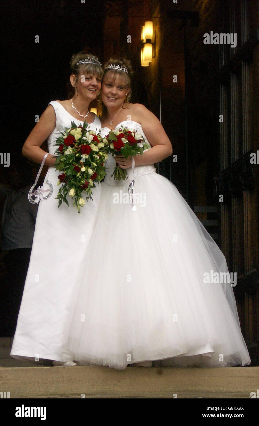 Tracey Watson and daughter Nicola Dyke after they were married in a ...