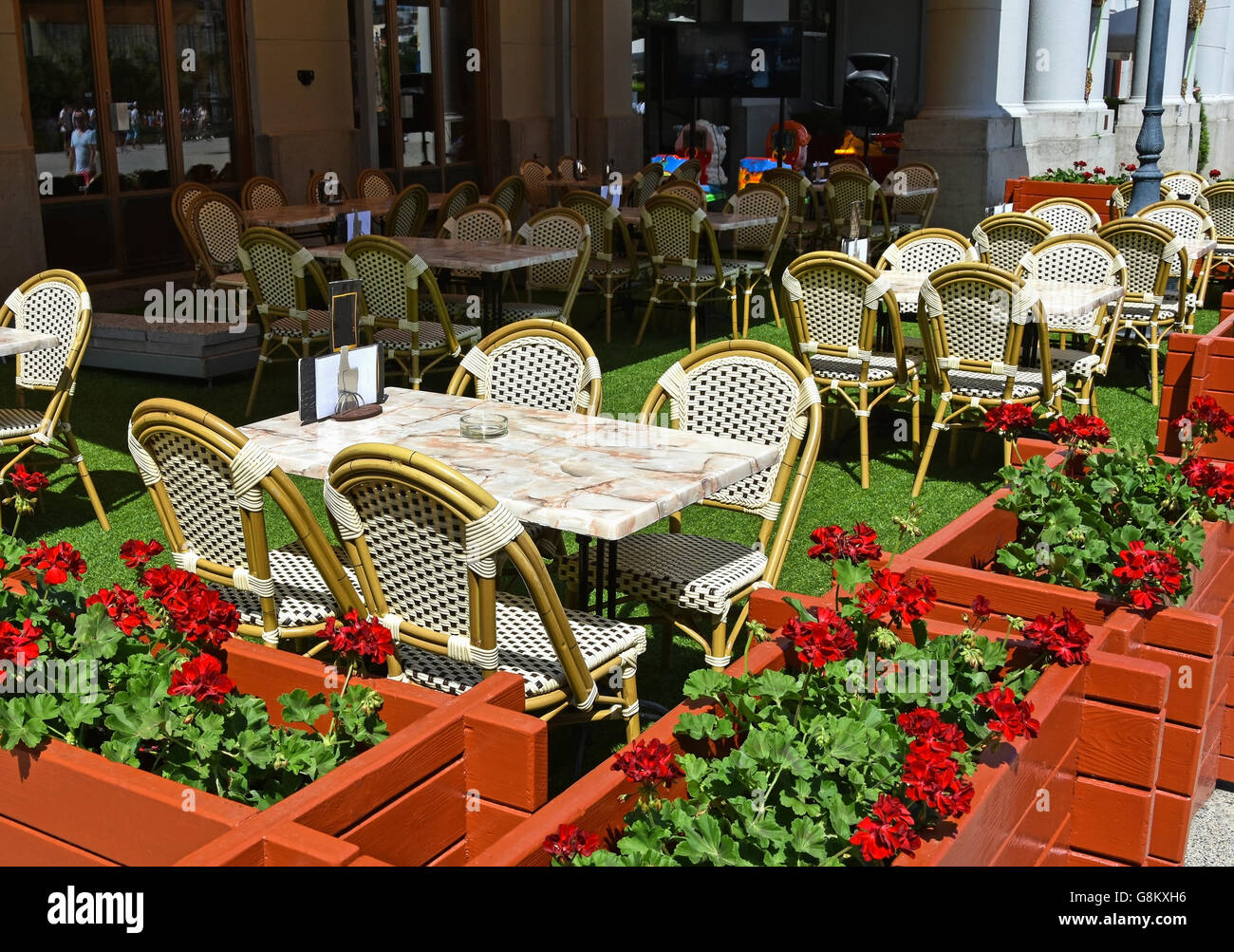 Restaurant table flower hi-res stock photography and images - Alamy