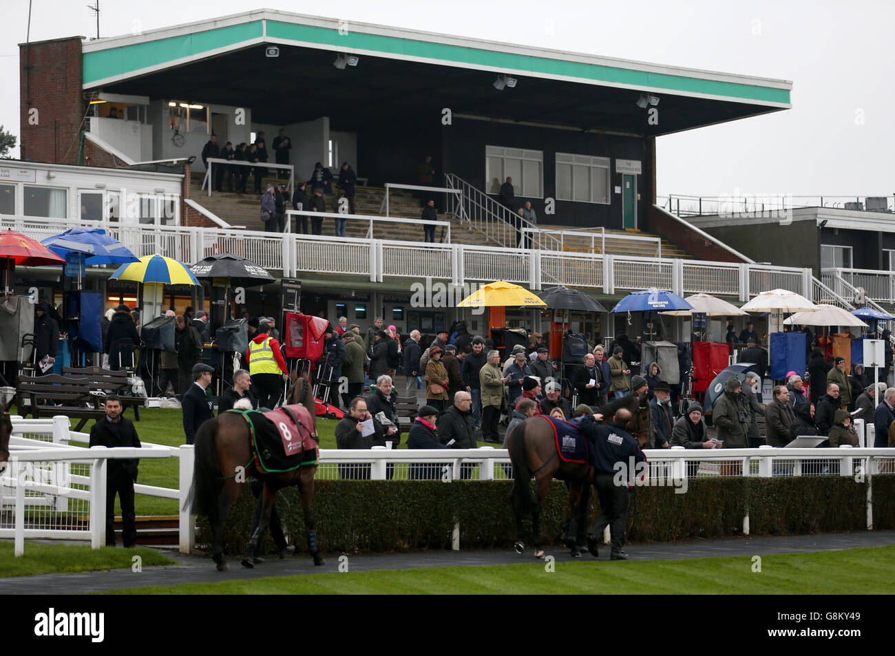 Market rasen racecourse general hi-res stock photography and images - Alamy