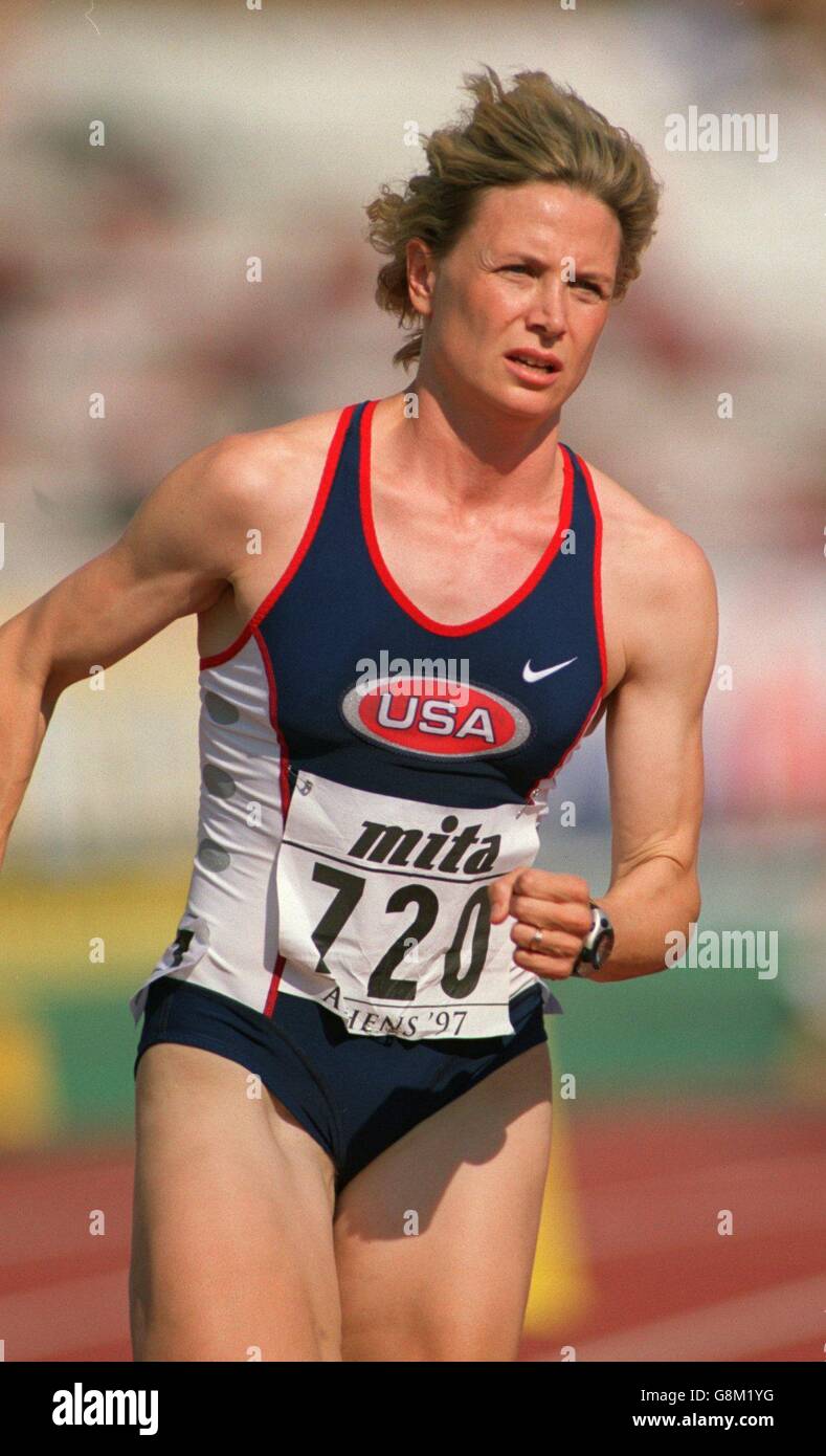 Kathy rounds hi-res stock photography and images - Alamy