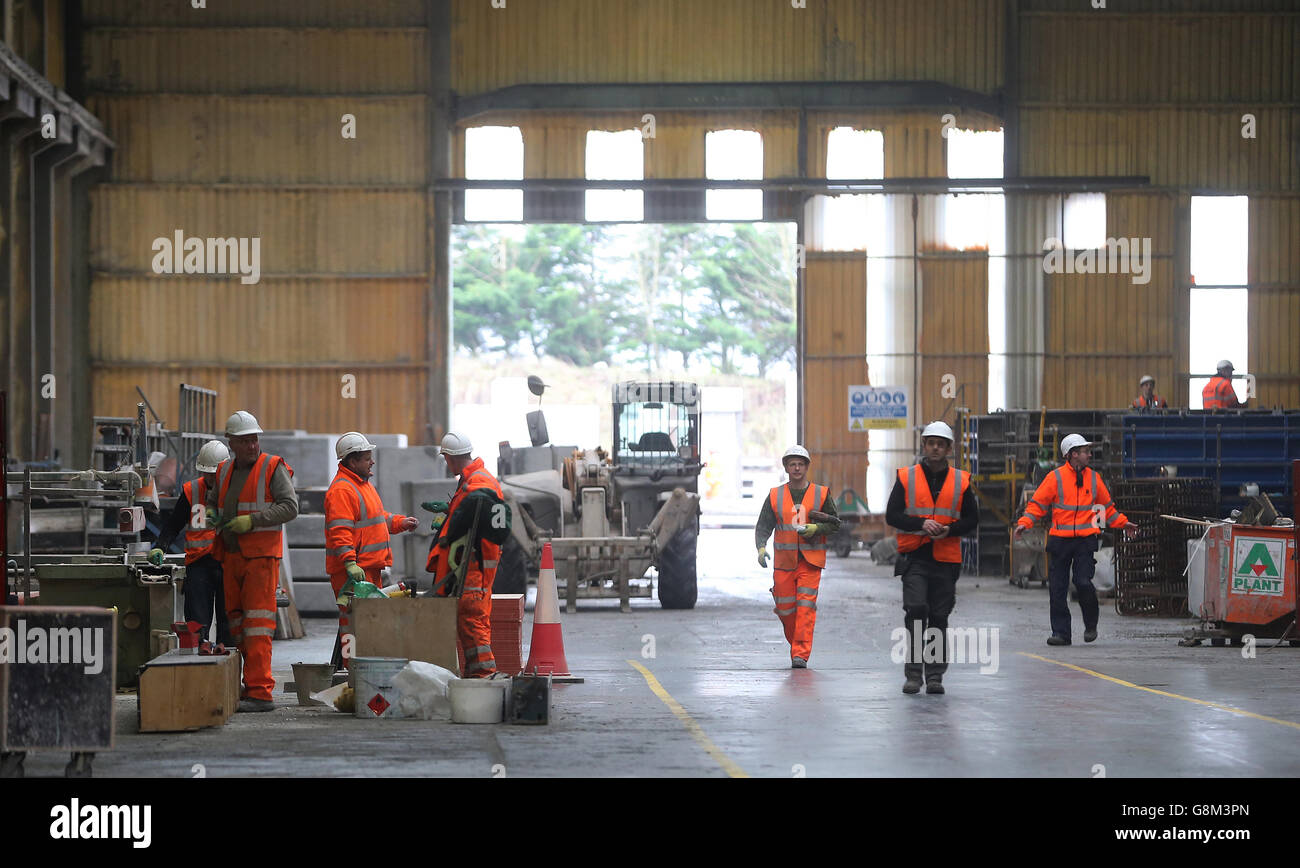 Workers shay murtagh precast hi-res stock photography and images - Alamy