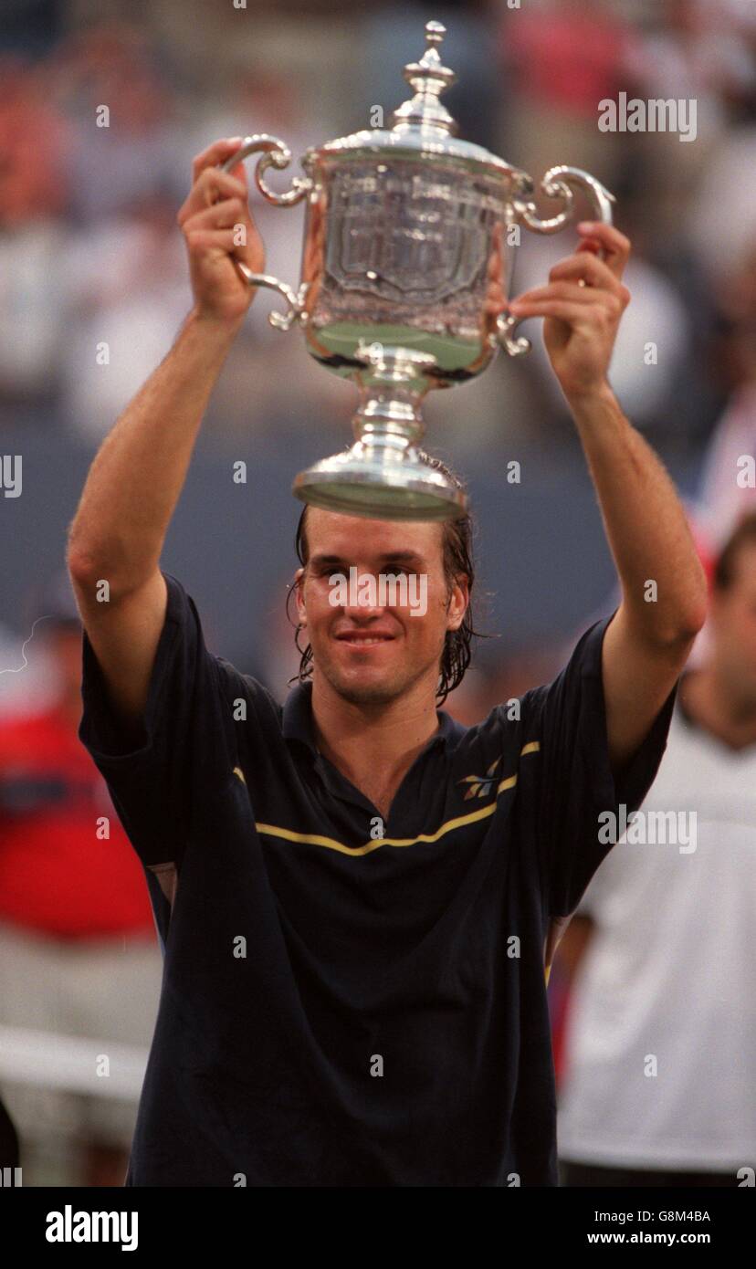 Patrick rafter holds aloft the us open trophy hi-res stock photography ...