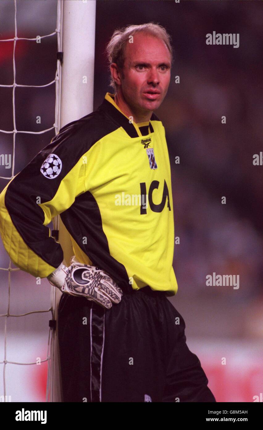 Paris st germain v ifk goteborg thomas ravelli hi-res stock photography ...