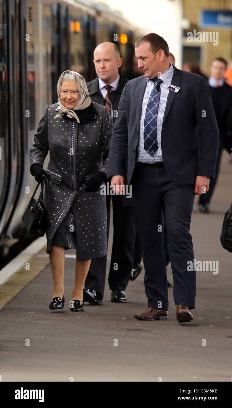 Queen returns to London Stock Photo - Alamy