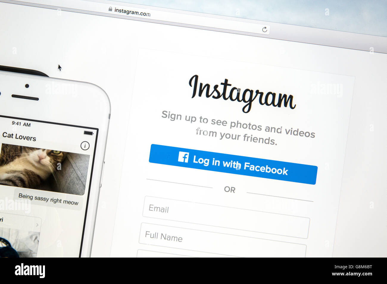 Instagram logo symbol hi-res stock photography and images - Alamy