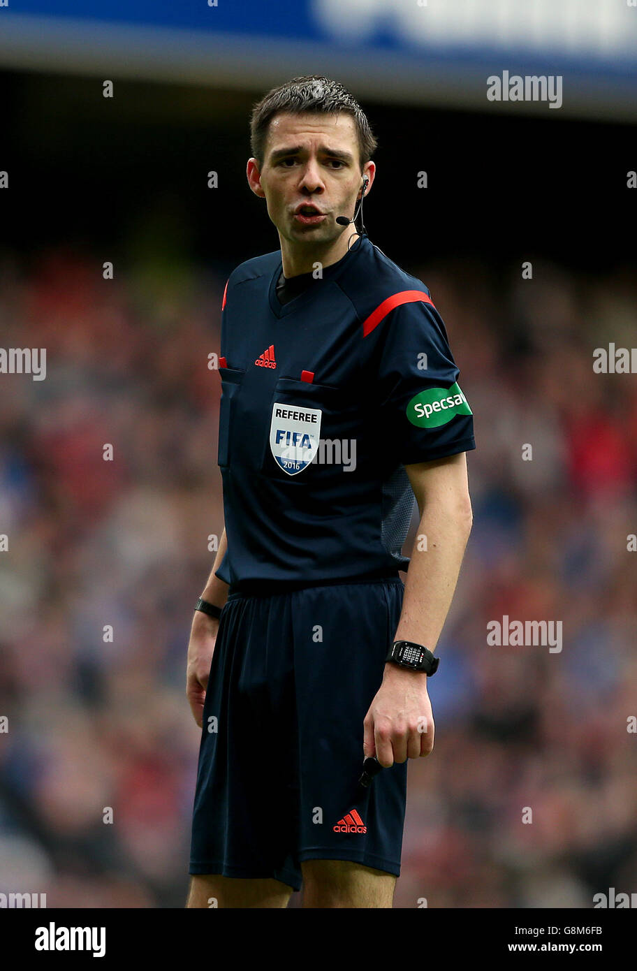 Match referee kevin clancy hi-res stock photography and images - Alamy