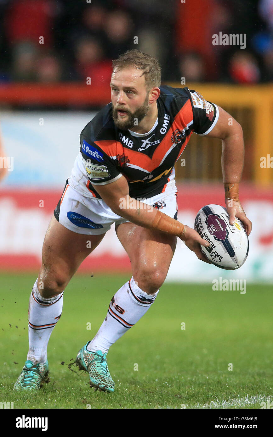 Castleford tigers paul mcshane ball hi-res stock photography and images ...