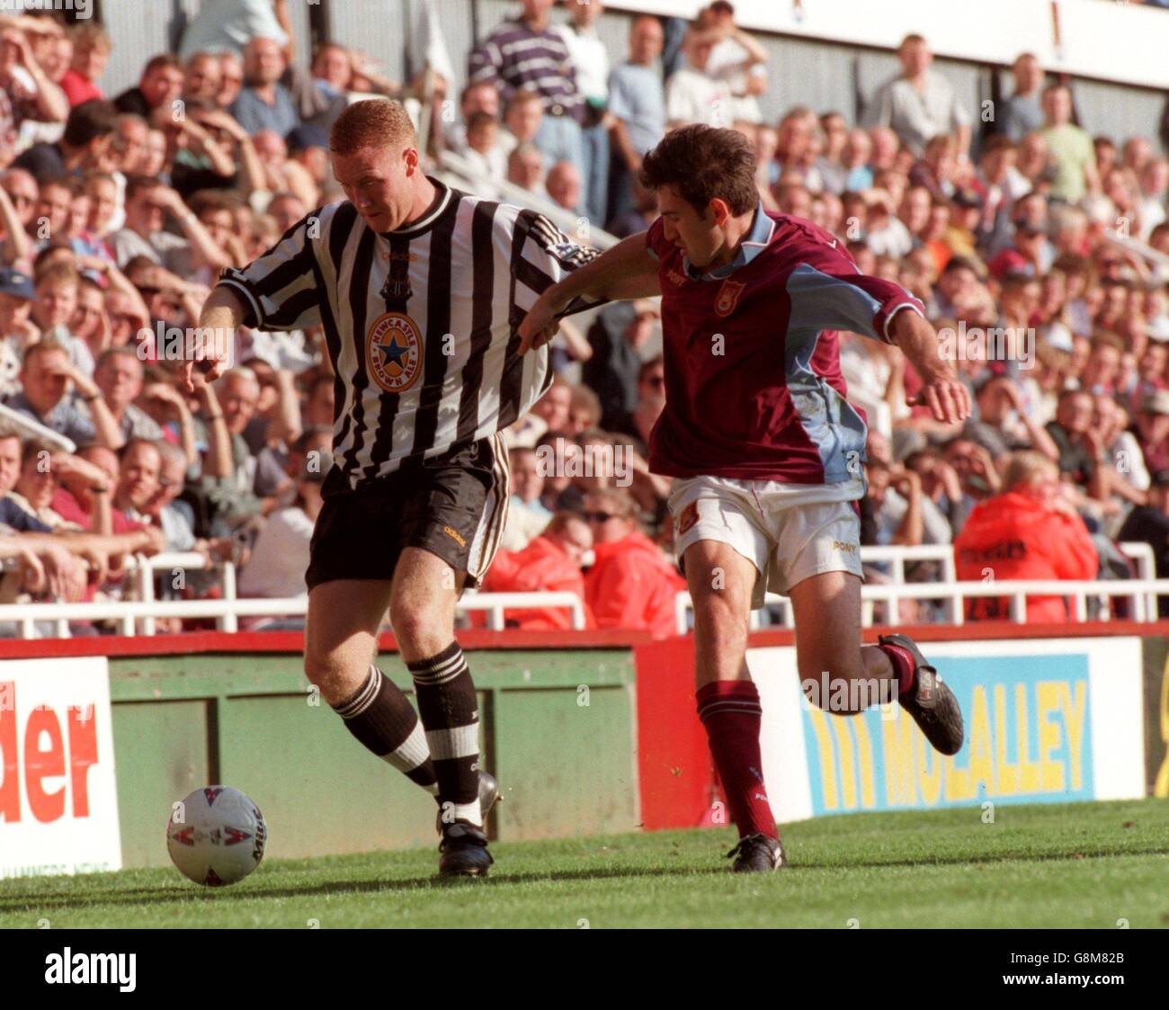 Steve Watson of Newcastle United (left) tries to outpace Stan Lazaridis ...