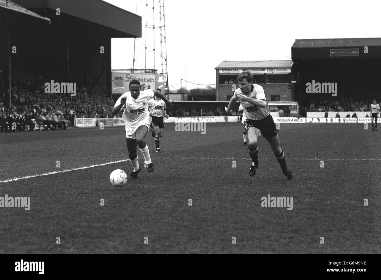 Nottingham Forest's Franz Carr (l) and Watford's Kenny Jackett race for ...
