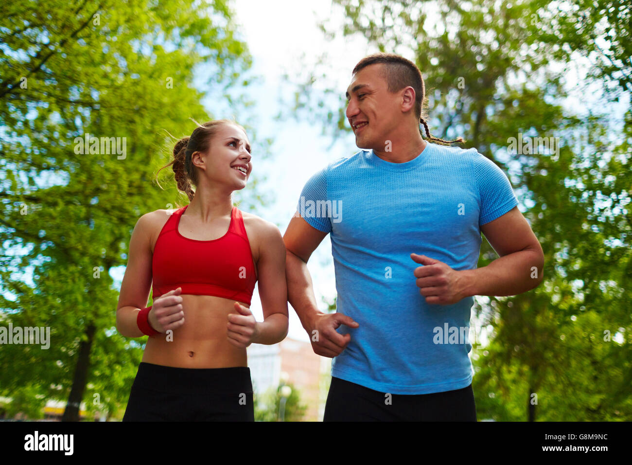 Young couple athlete runners hi-res stock photography and images - Alamy
