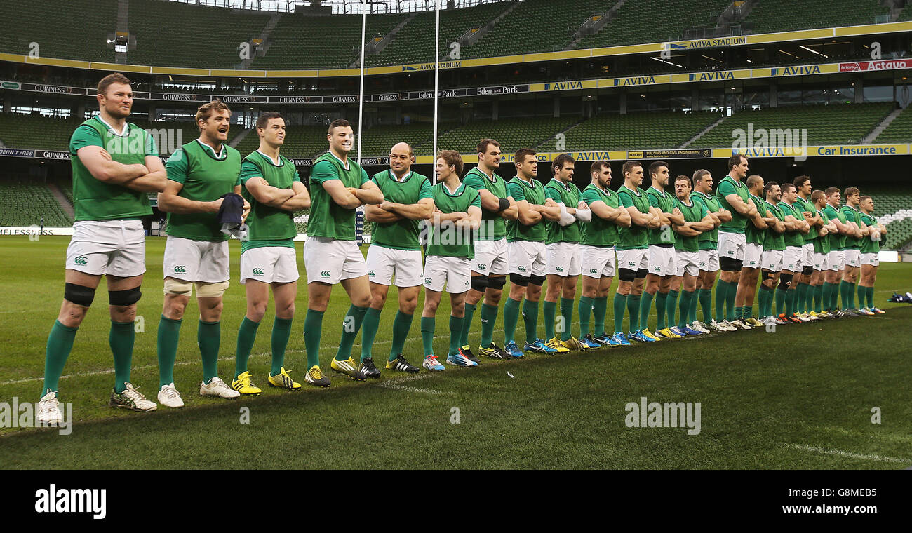 The Ireland team pose for a photo during the Captain's Run at the Aviva ...