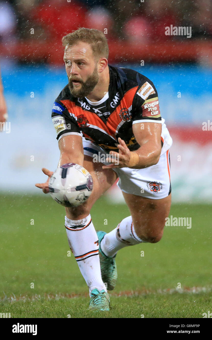 Castleford tigers paul mcshane ball hi-res stock photography and images ...