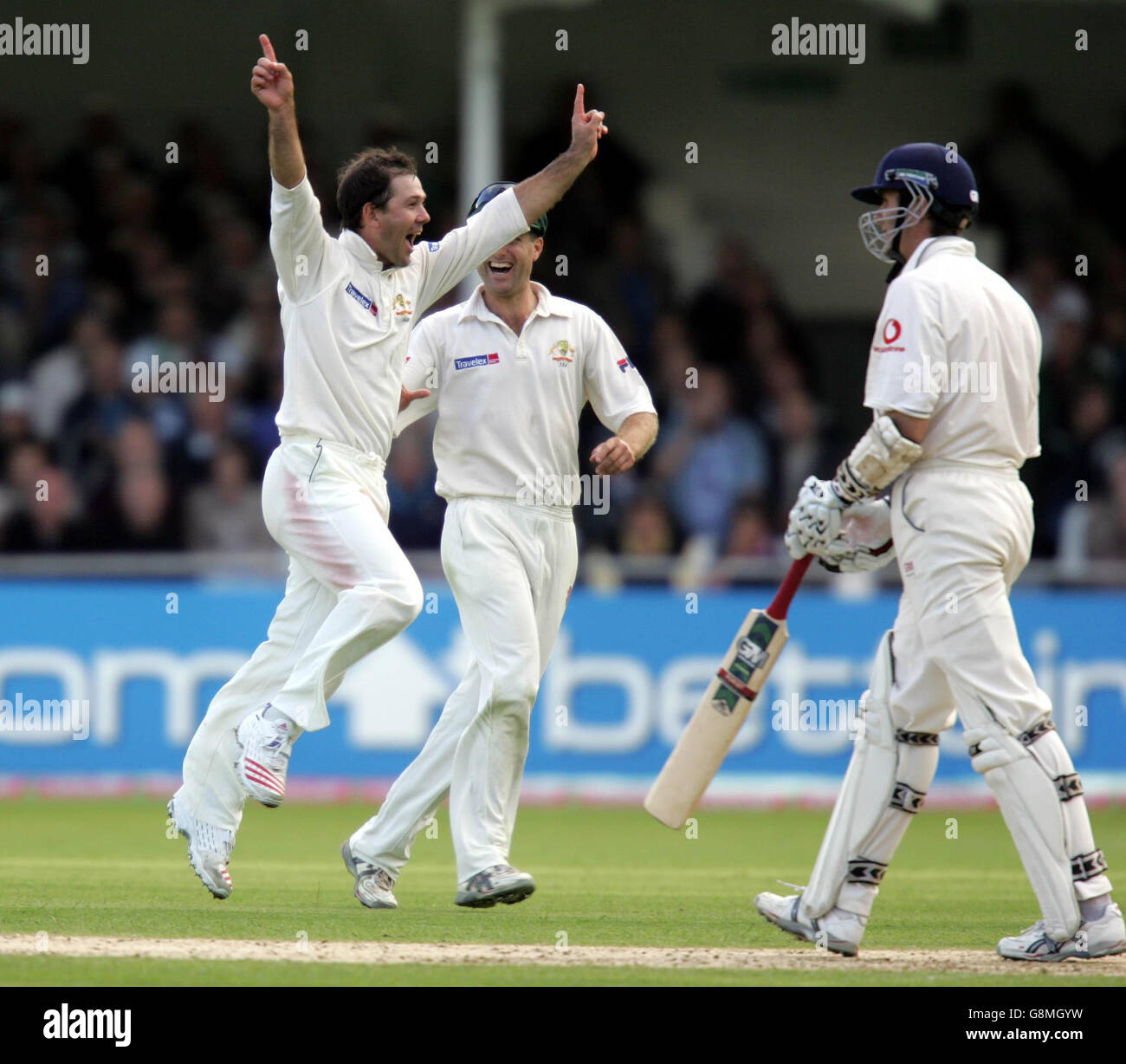 Cricket england 58 hi-res stock photography and images - Alamy