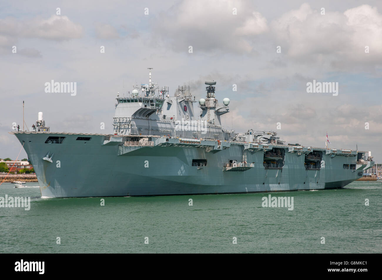 HMS Ocean (L12) departing Portsmouth, UK on the 28th June 2016 after a brief visit Stock Photo ...