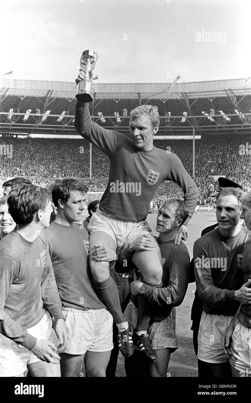 Bobby charlton world cup trophy hi-res stock photography and images - Alamy