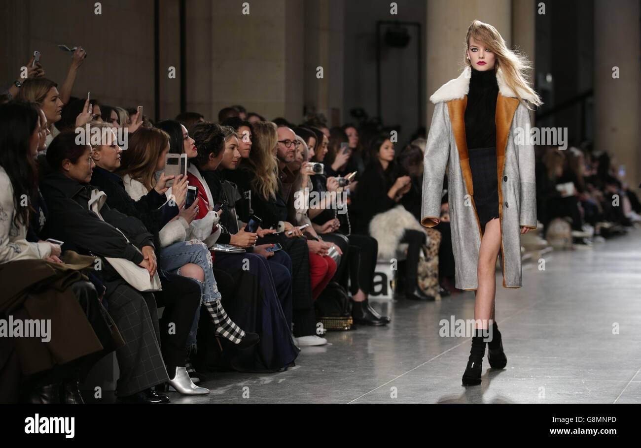 Topshop Unique Catwalk - London Fashion Week 2016 Stock Photo - Alamy
