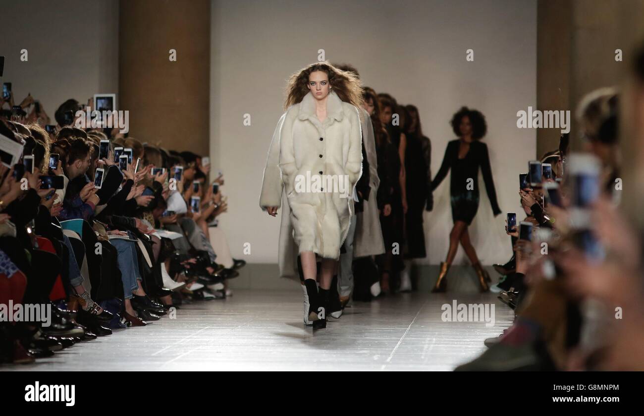 Topshop Unique Catwalk - London Fashion Week 2016 Stock Photo - Alamy