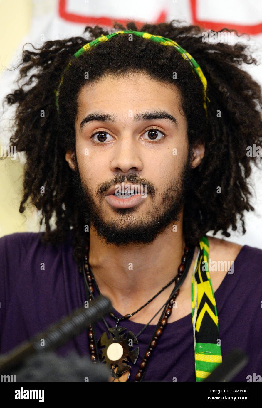 Rhodes must fall statue hi-res stock photography and images - Alamy