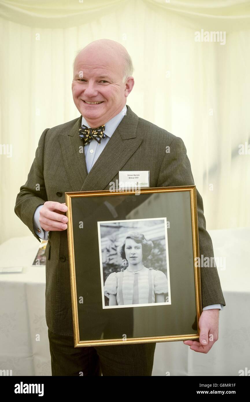 Simon barnes hi-res stock photography and images - Alamy