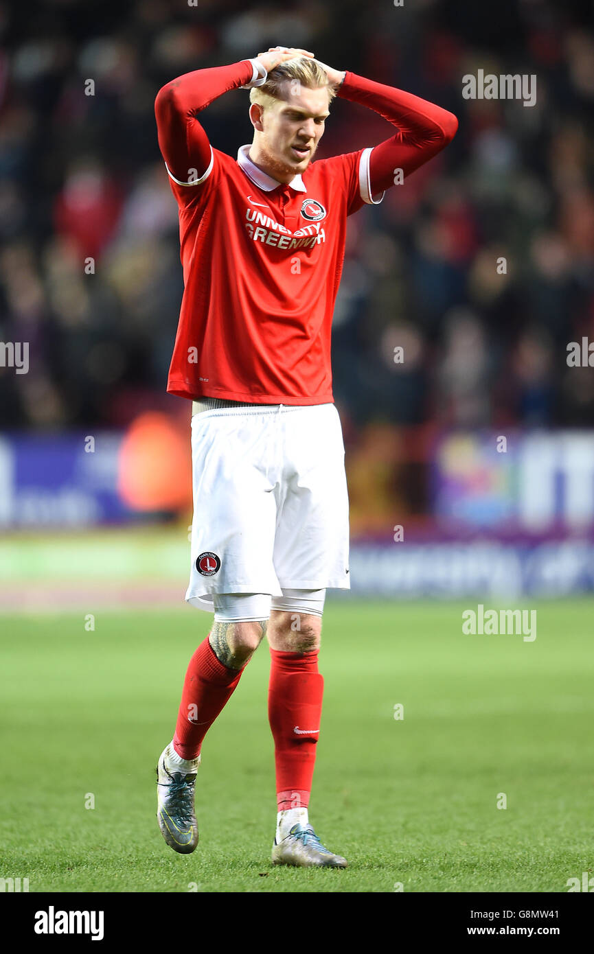Charlton athletics simon makienok looks dejected hi-res stock ...