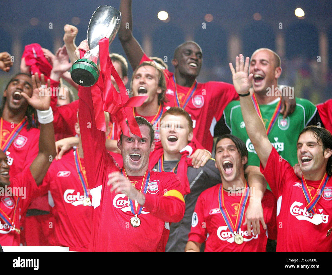 Liverpool captain jamie carragher lifts the super cup trophy hi-res ...