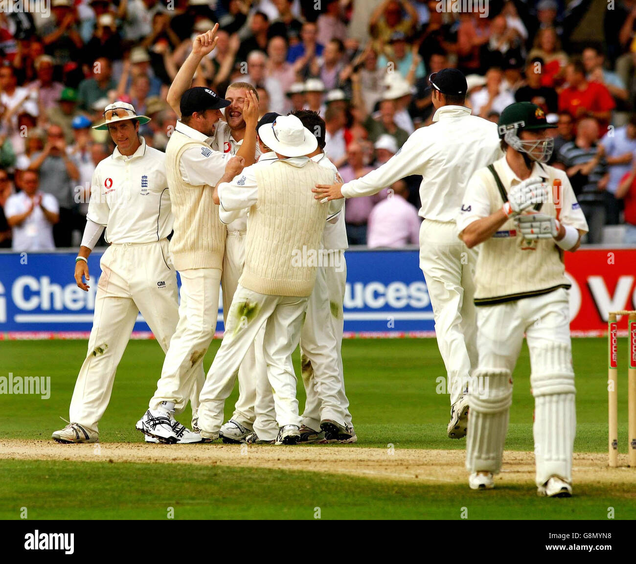 Englands andrew flintoff third left hi-res stock photography and images ...