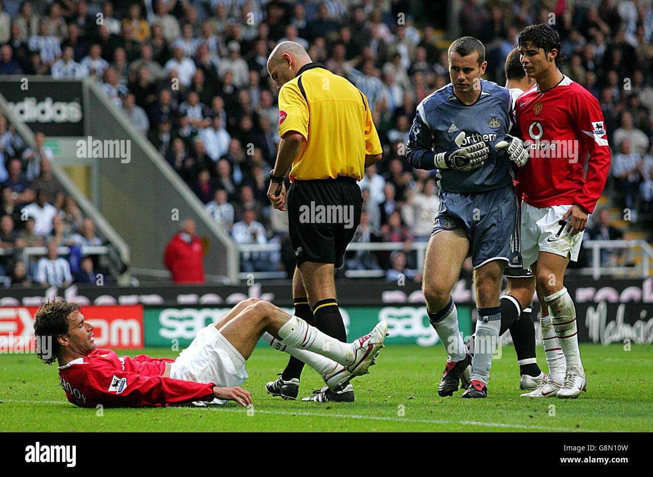 Manchester united st james general hi-res stock photography and images ...