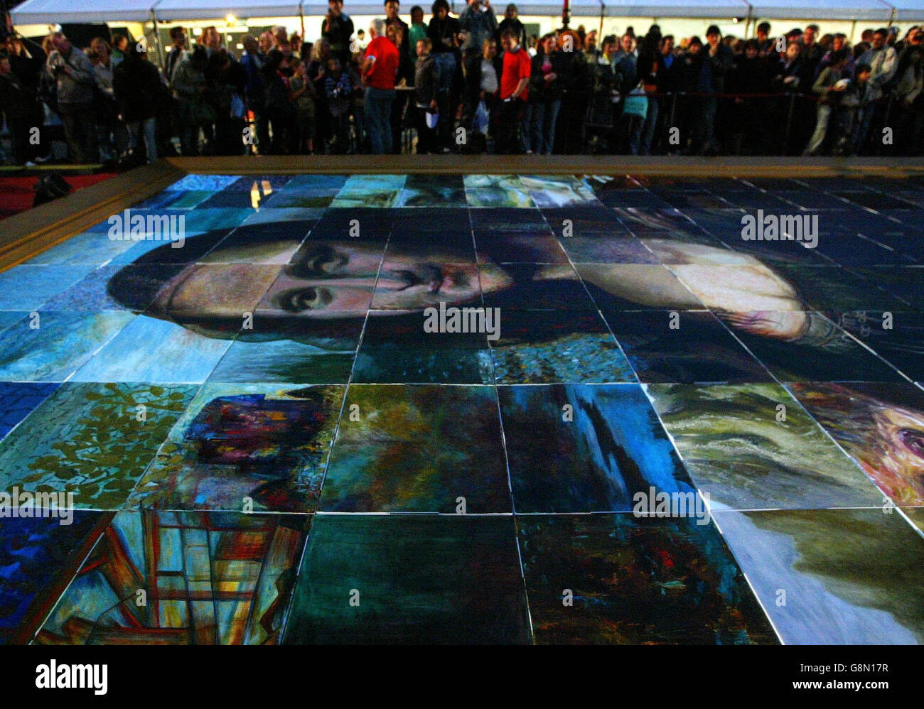 A giant version of Leonardo da Vinci's Mona Lisa painted by Rolf Harris ...