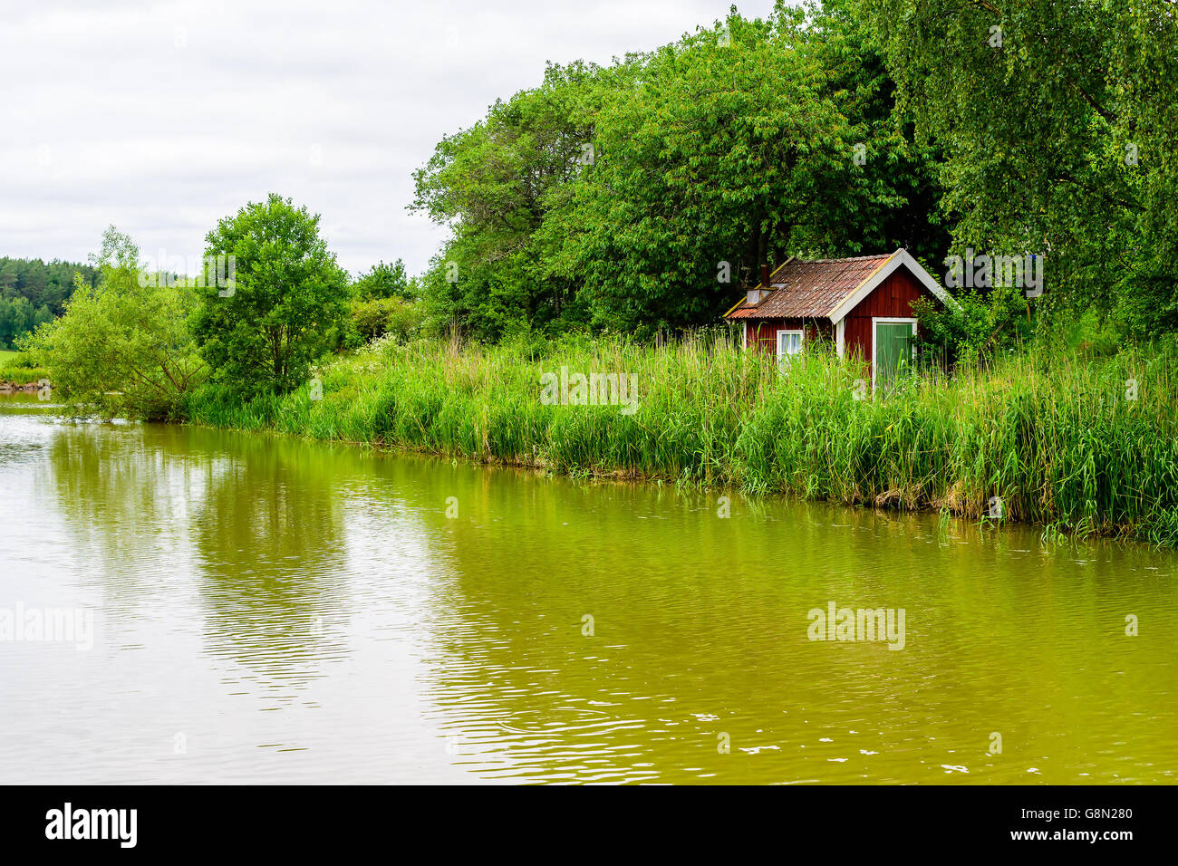 Old wooden cottage hi-res stock photography and images - Alamy