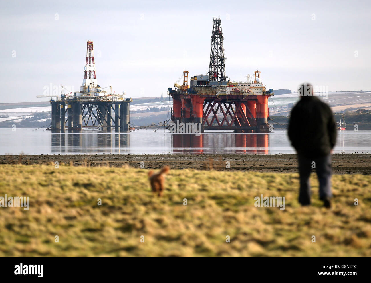 Oil rigs platforms hi-res stock photography and images - Alamy