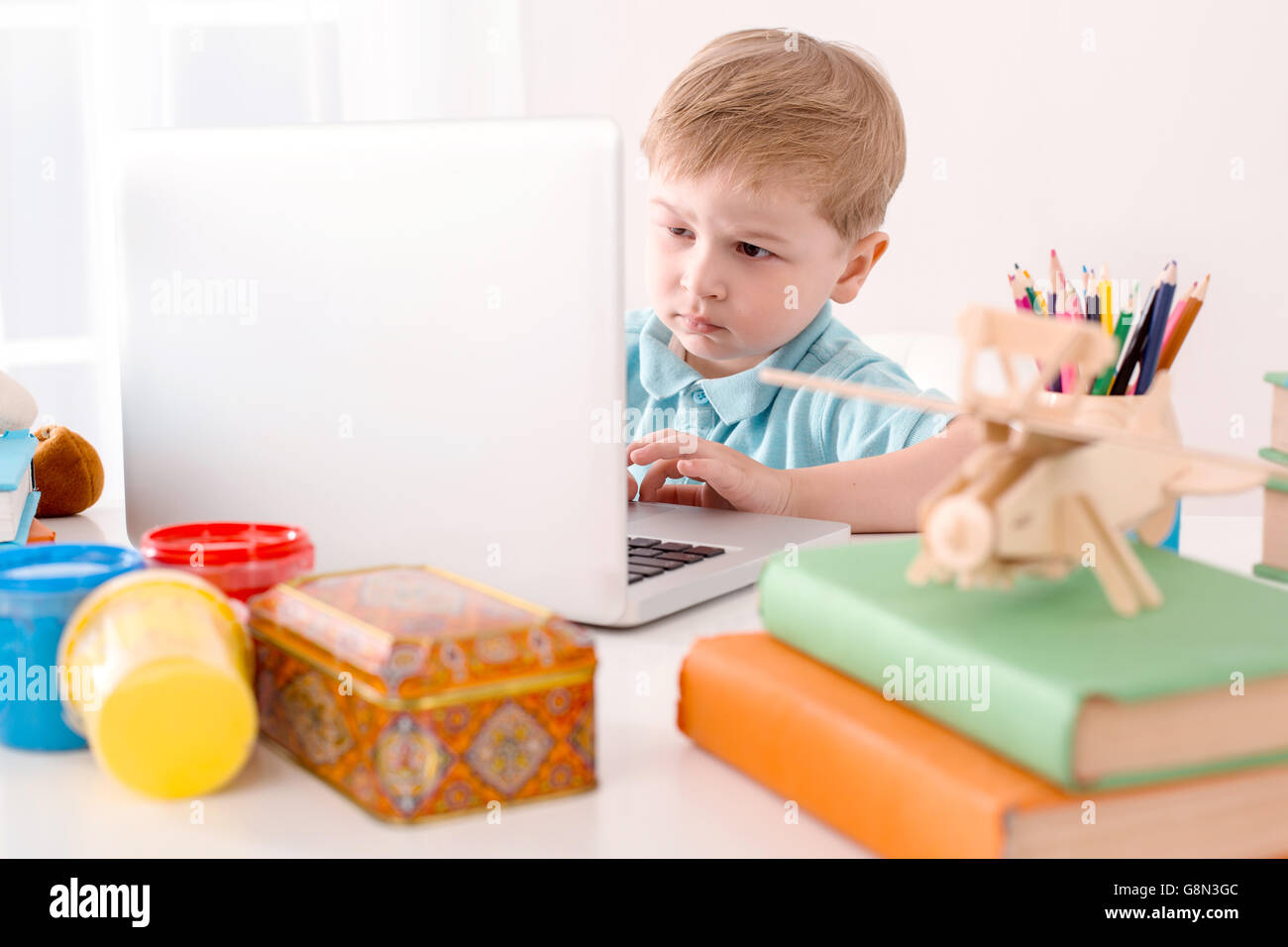 School classroom full computers hi-res stock photography and images - Alamy