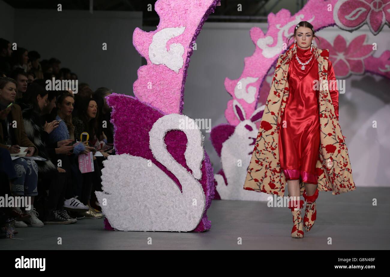 Ryan LO Catwalk - London Fashion Week 2016 Stock Photo - Alamy